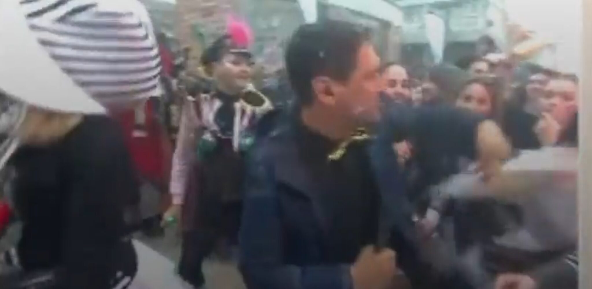 Ο Δημοσιογράφος Χρήστος Νέζος χειροδίκησε σε κοπελα οταν πηγε να ...